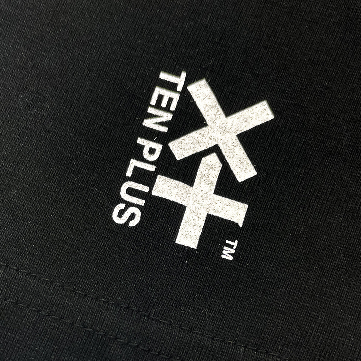 X十™️ × 映画「ミラクルシティコザ」TEE ブラック – TENPLUS